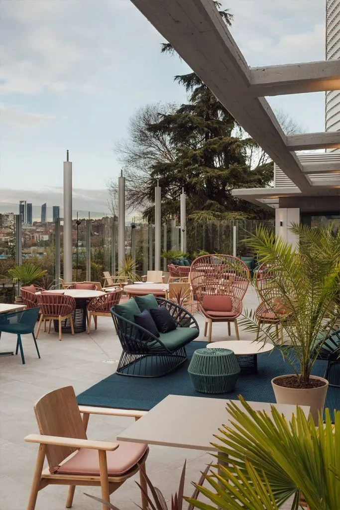 ‘eo by Novotel’, practica el terraceo más desenfadado y gourmet ...